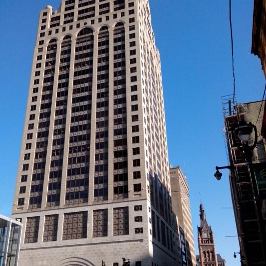 Photos at Chase Tower - Office in Milwaukee