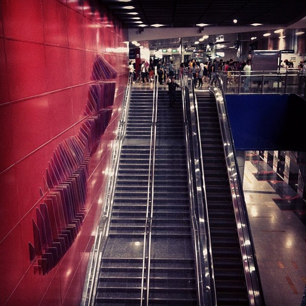 Photos at HarbourFront MRT Interchange (NE1/CC29) - Metro Station in ...