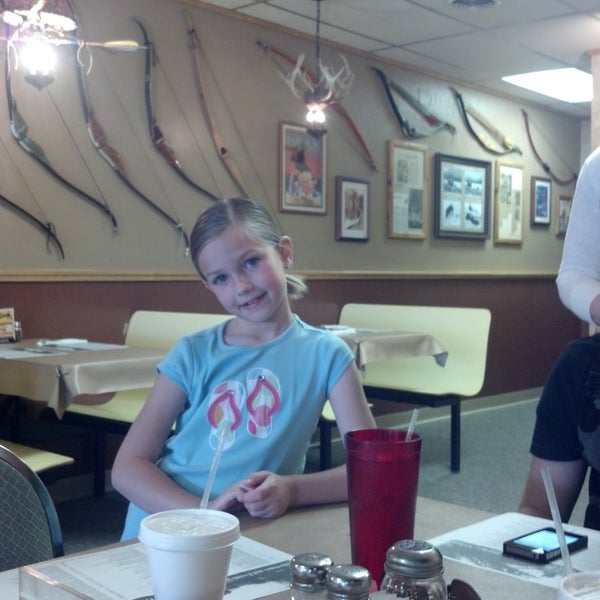 Bears Den Pizzeria - 243 E Michigan Ave