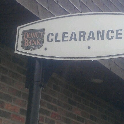 Donut Bank Bakery & Coffee Shop - 2128 N 1st Ave