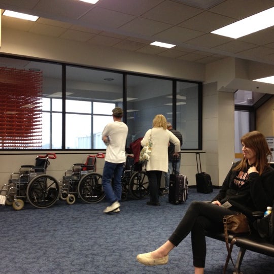 Gate B39 - Airport Gate