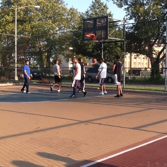 Pals Oval Park - Park in Queens