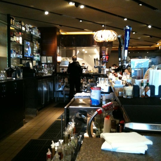 Esquire Grill - at Terminal B