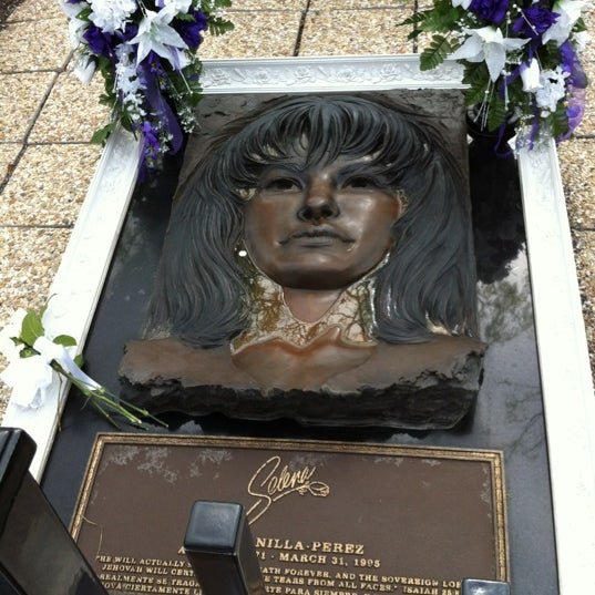 Photos at Selena Gravesite - Cemetery in Corpus Christi