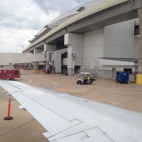 Photos at Gate B27 - Terminal B