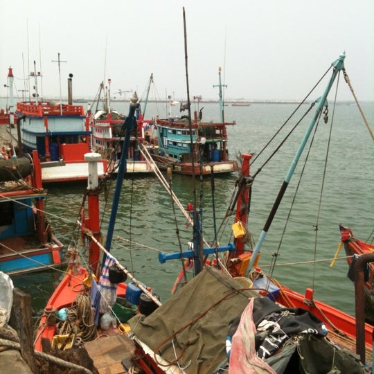 สะพานปลาอ่างศิลา (Ang Sila Fish Market) - 65 tips from 9018 visitors