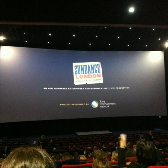 Sky Superscreen - Peninsula Square