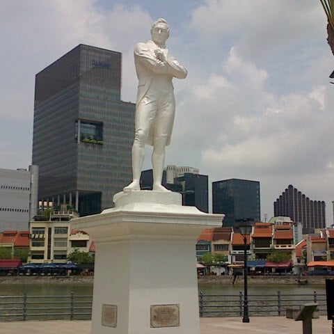 Photos at Sir Stamford Raffles Statue (Raffles' Landing Site) - Downtown Core - Parliament Lane