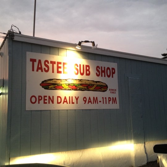 Tastee Sub Shop - 267 Plainfield Ave