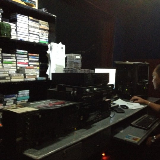 Delta Broadcasting System DWXI 1314 AM - San Lorenzo - 7th Floor, Queen ...