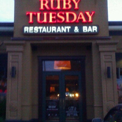 Ruby Tuesday - American Restaurant in Charleston