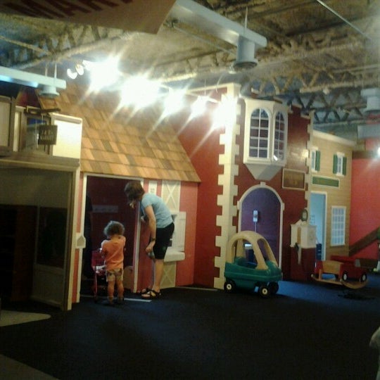 Photos at Wonder Works, a Children's Museum in Oak Park - 6 tips