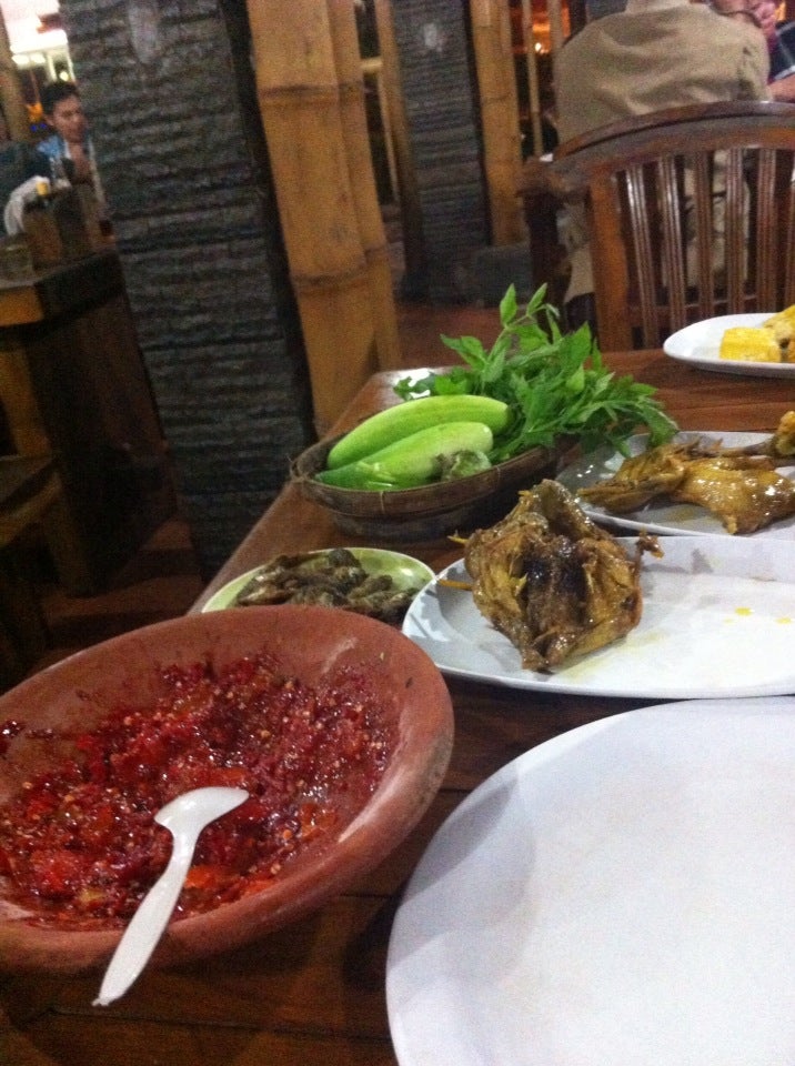 Rumah Makan Hj Cijantung Ciganea - Rest Area KM 72 - Campaka