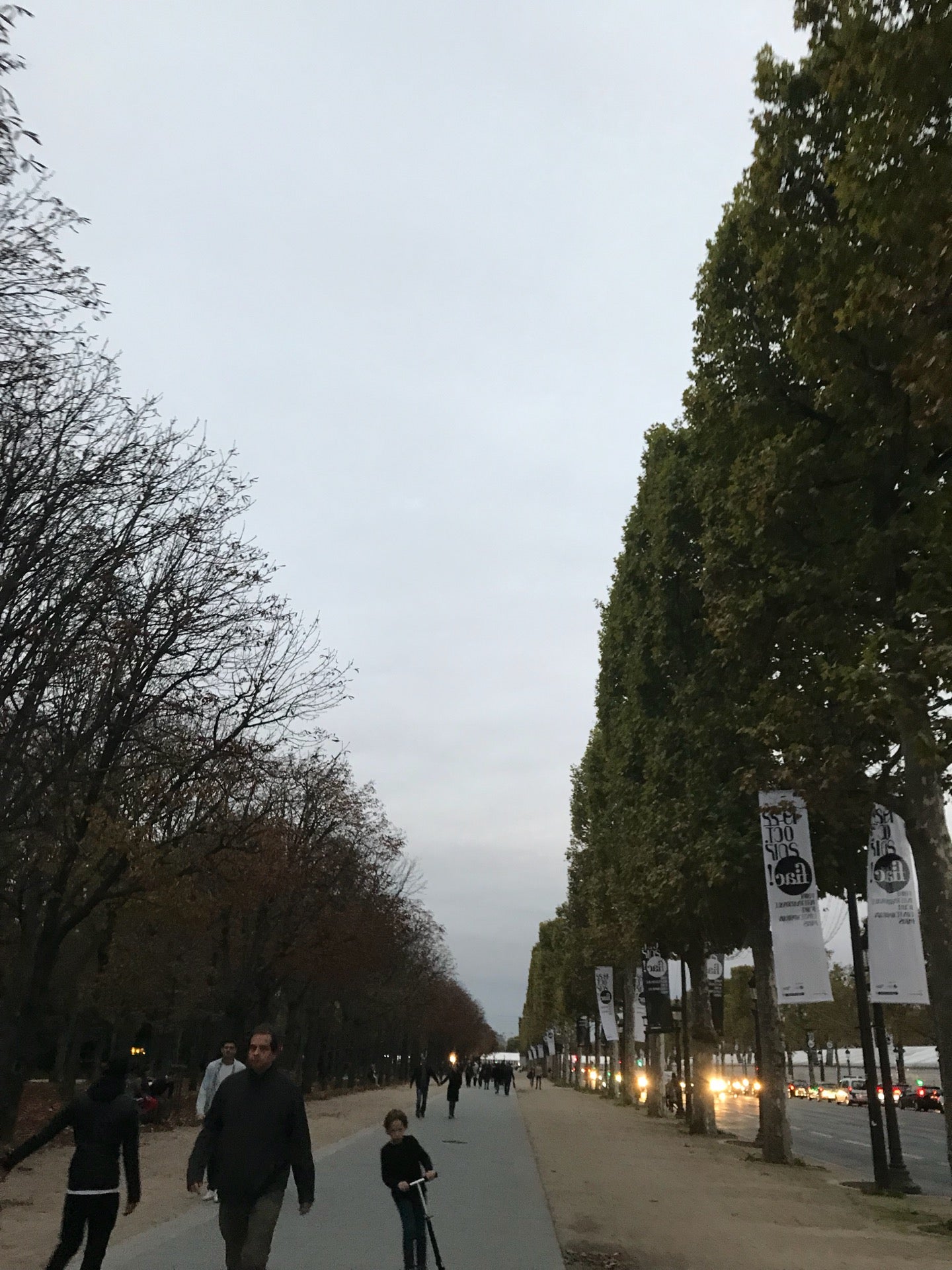 Gardens of the Champs-Élysées (Jardins des Champs-Élysées) - Avenue des ...