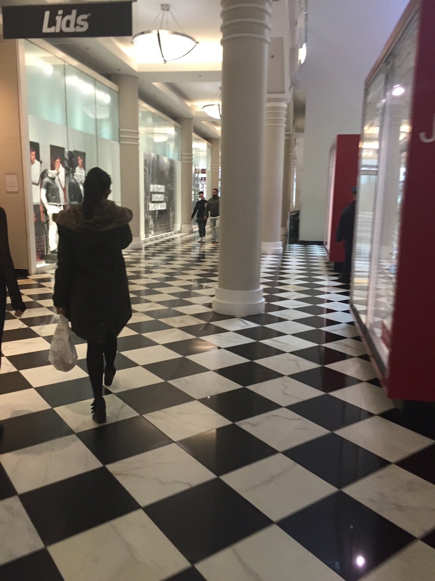 Manhattan Mall - 100 W 33rd St - New York