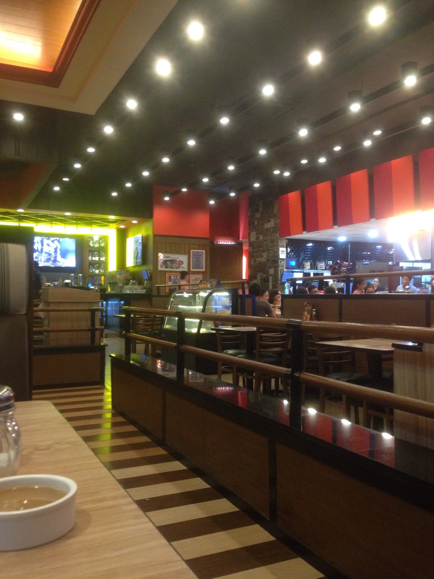 Shakey's - 84 Tomas Morato - Quezon City