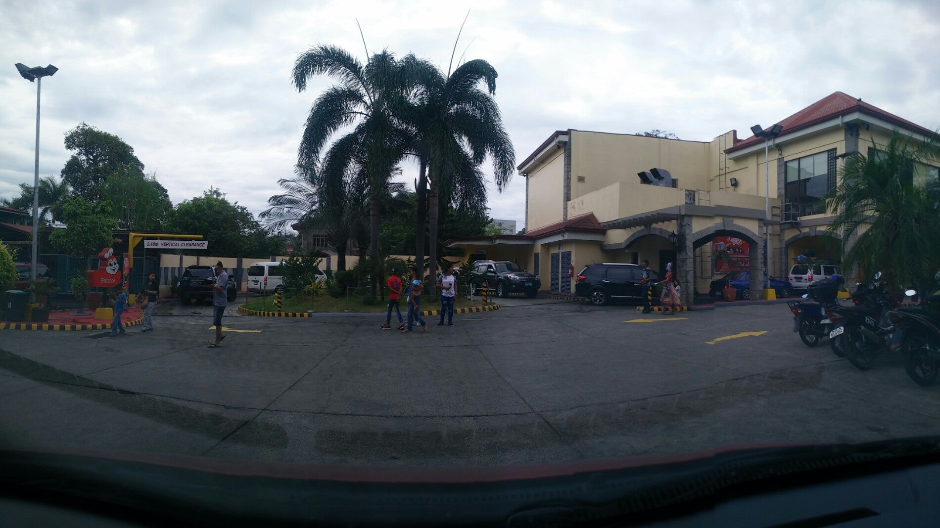Jollibee Agoo La Union • Restaurant • Agoo, Philippines • πMaps