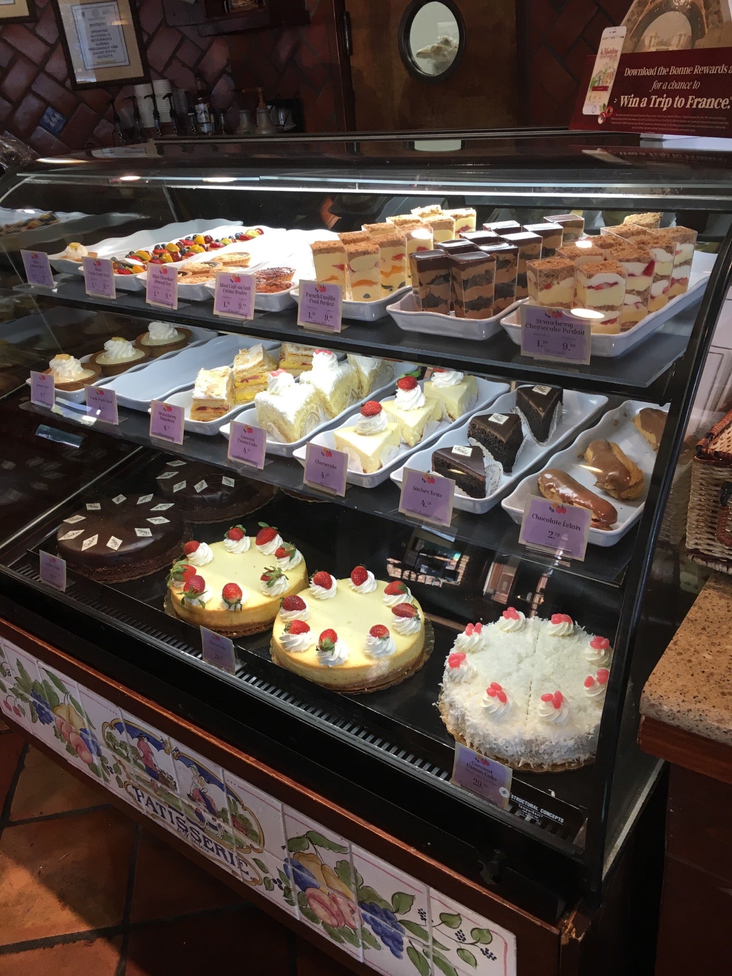 la Madeleine French Bakery & Café Perimeter - 1165 Perimeter Ctr - Atlanta